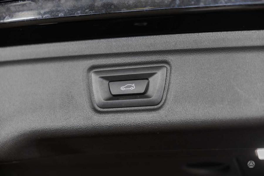 BMW 330 2025 in Vilnius, with an engine capacity of 2.00 L and mileage of 17 thousand km for 41991 €, photo 32 on AUTOMOTO.COM.LV
