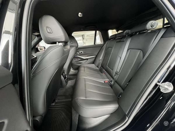 BMW 330 2025 in Vilnius, with an engine capacity of 2.00 L and mileage of 9 thousand km for 49999 €, photo 7 on AUTOMOTO.COM.LV