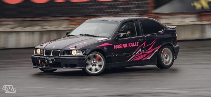 Violets BMW 330 1998 Viļņa, ar dzinēja tilpumu 3.00 L un nobraukumu 1 tūkst. km par 5350 €, foto 8 vietnē AUTOMOTO.COM.LV