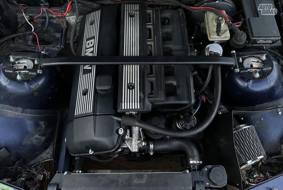 Violets BMW 330 1998 Viļņa, ar dzinēja tilpumu 3.00 L un nobraukumu 1 tūkst. km par 5350 €, foto 12 vietnē AUTOMOTO.COM.LV