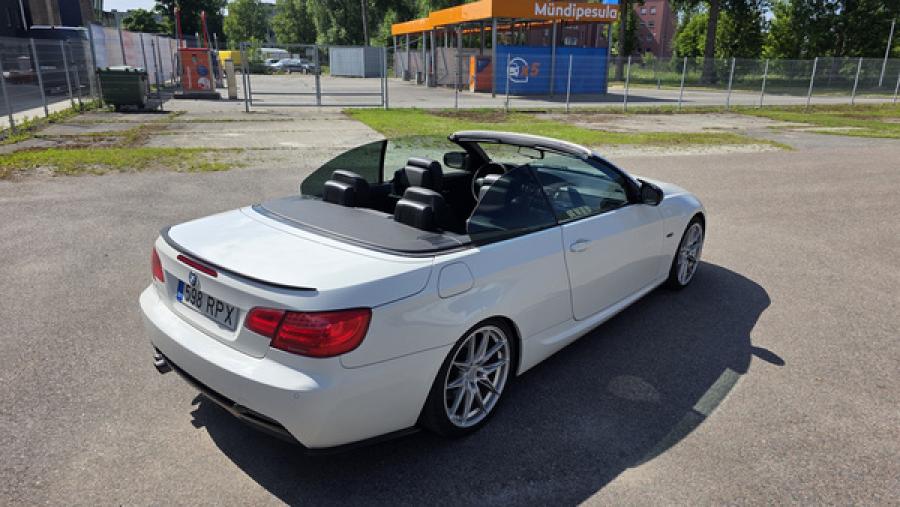 Balts BMW 330 2011 Tallina, ar dzinēja tilpumu 3.00 L un nobraukumu 0 tūkst. km par 9999 €, foto 10 vietnē AUTOMOTO.COM.LV