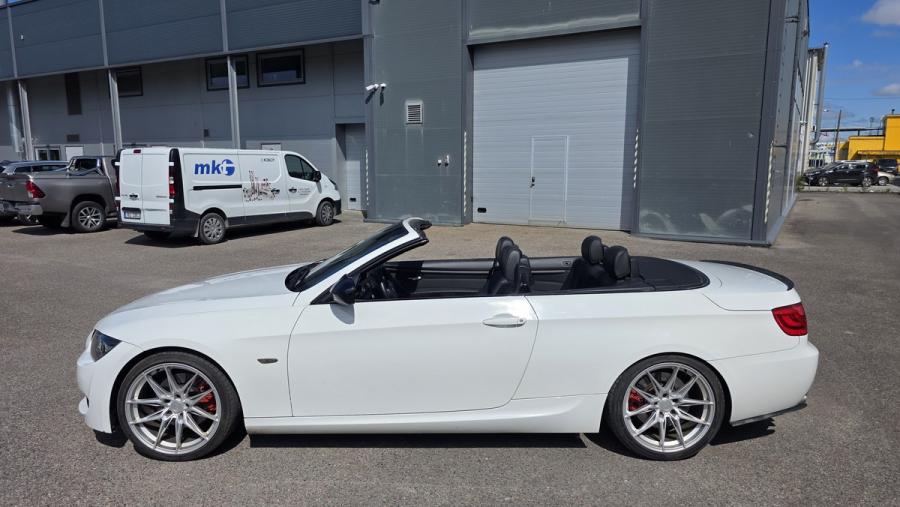 Balts BMW 330 2011 Tallina, ar dzinēja tilpumu 3.00 L un nobraukumu 0 tūkst. km par 9999 €, foto 21 vietnē AUTOMOTO.COM.LV