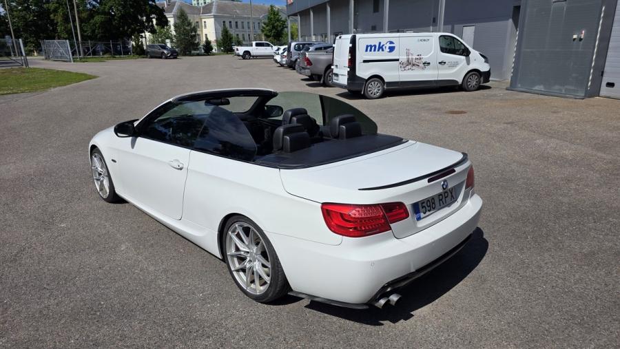 Balts BMW 330 2011 Tallina, ar dzinēja tilpumu 3.00 L un nobraukumu 0 tūkst. km par 9999 €, foto 23 vietnē AUTOMOTO.COM.LV