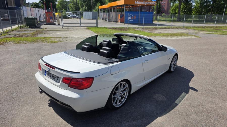 Balts BMW 330 2011 Tallina, ar dzinēja tilpumu 3.00 L un nobraukumu 0 tūkst. km par 9999 €, foto 24 vietnē AUTOMOTO.COM.LV
