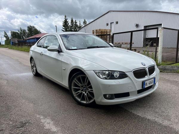 White BMW 330 2007 in Taurage, with an engine capacity of 2.99 L and mileage of 230 thousand km for 5900 €, photo 1 on AUTOMOTO.COM.LV