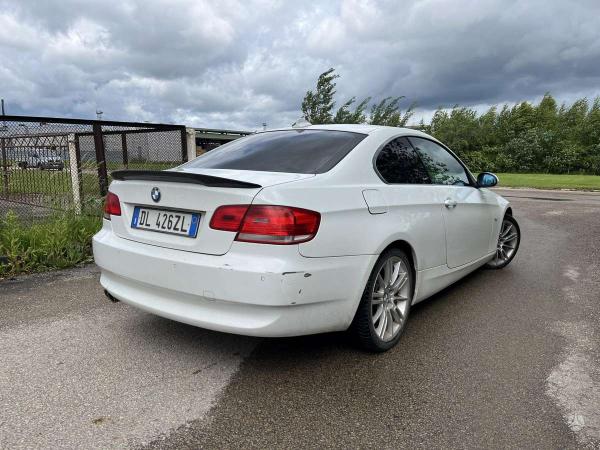 White BMW 330 2007 in Taurage, with an engine capacity of 2.99 L and mileage of 230 thousand km for 5900 €, photo 2 on AUTOMOTO.COM.LV