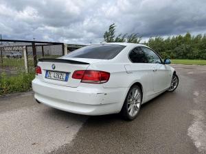 White BMW 330 2007 in Taurage, with an engine capacity of 2.99 L and mileage of 230 thousand km for 5900 €, photo 3 on AUTOMOTO.COM.LV