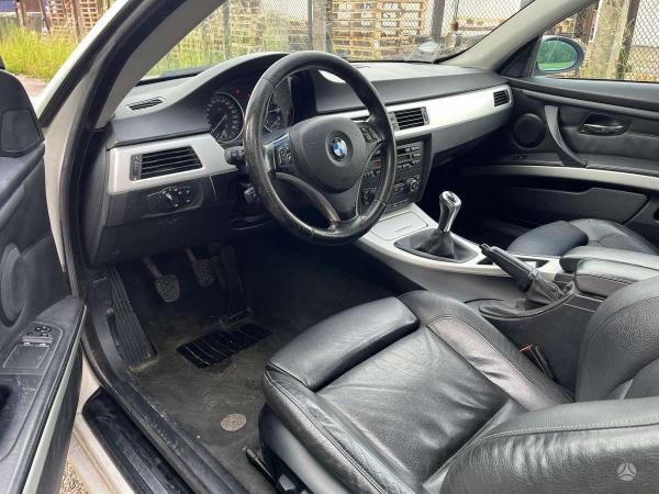 White BMW 330 2007 in Taurage, with an engine capacity of 2.99 L and mileage of 230 thousand km for 5900 €, photo 7 on AUTOMOTO.COM.LV