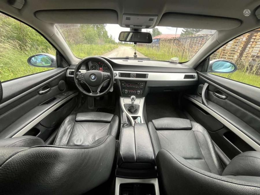 White BMW 330 2007 in Taurage, with an engine capacity of 2.99 L and mileage of 230 thousand km for 5900 €, photo 10 on AUTOMOTO.COM.LV