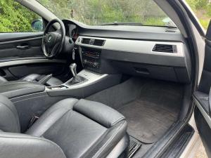 White BMW 330 2007 in Taurage, with an engine capacity of 2.99 L and mileage of 230 thousand km for 5900 €, photo 11 on AUTOMOTO.COM.LV