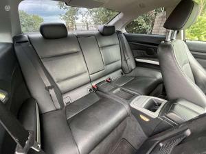 White BMW 330 2007 in Taurage, with an engine capacity of 2.99 L and mileage of 230 thousand km for 5900 €, photo 14 on AUTOMOTO.COM.LV