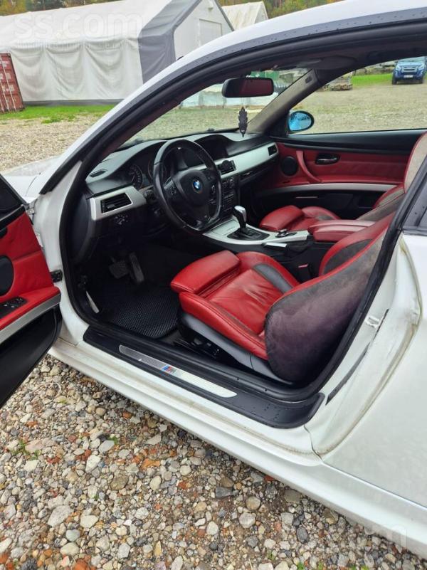 White BMW 330 2007 in Riga, with an engine capacity of 3.00 L and mileage of 286 thousand km for 10500 €, photo 9 on AUTOMOTO.COM.LV