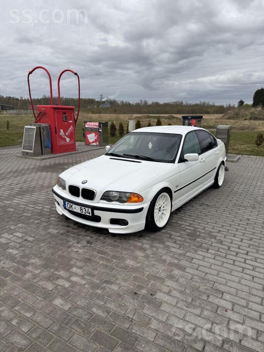 Balts BMW 330 2000 Madona, ar dzinēja tilpumu 3.00 L un nobraukumu 353 tūkst. km par 4400 €, foto 1 vietnē AUTOMOTO.COM.LV