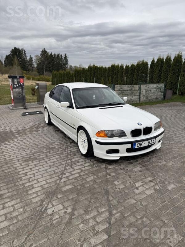Balts BMW 330 2000 Madona, ar dzinēja tilpumu 3.00 L un nobraukumu 353 tūkst. km par 4400 €, foto 4 vietnē AUTOMOTO.COM.LV