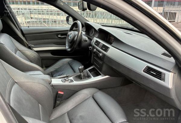 White BMW 330 2010 in Riga, with an engine capacity of 3.00 L and mileage of 338 thousand km for 5800 €, photo 11 on AUTOMOTO.COM.LV