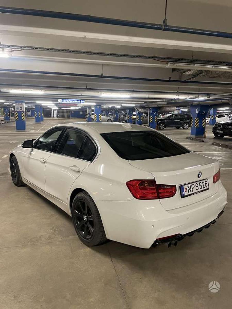 White BMW 330 2012 in Vilnius, with an engine capacity of 3.00 L and mileage of 255 thousand km for 13600 €, photo 6 on AUTOMOTO.COM.LV