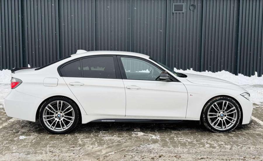 White BMW 330 2013 in Kaunas, with an engine capacity of 2.99 L and mileage of 237 thousand km for 13700 €, photo 9 on AUTOMOTO.COM.LV