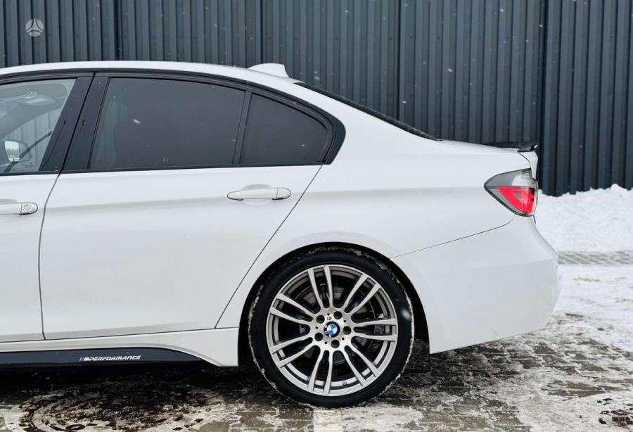 White BMW 330 2013 in Kaunas, with an engine capacity of 2.99 L and mileage of 237 thousand km for 13700 €, photo 35 on AUTOMOTO.COM.LV