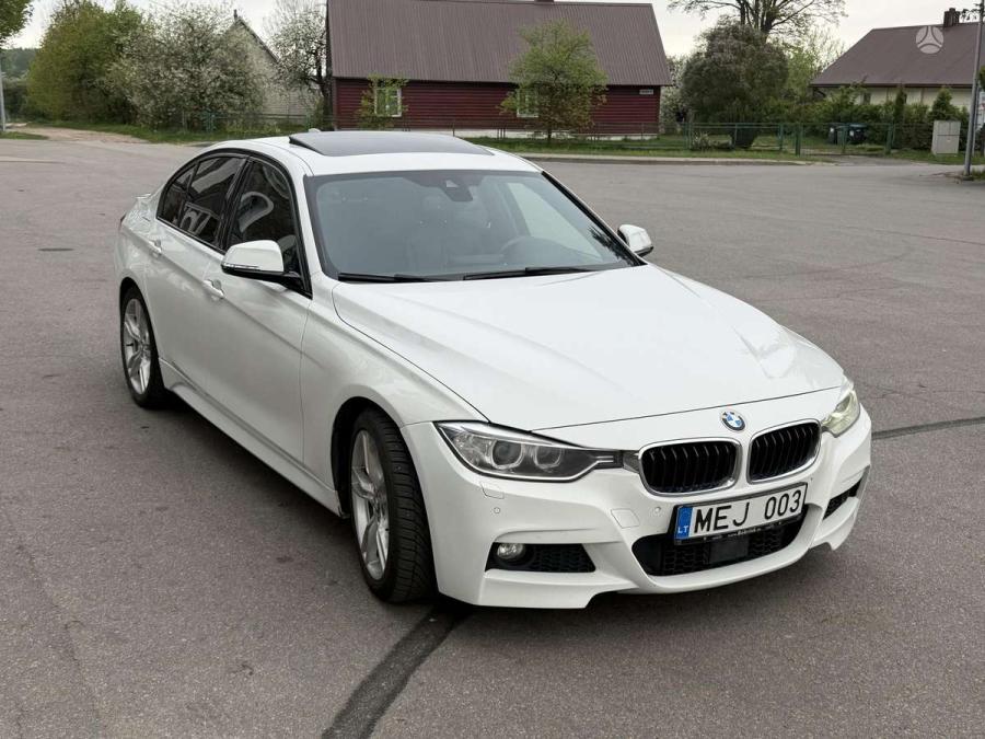 White BMW 330 2013 in Vilnius, with an engine capacity of 2.99 L and mileage of 267 thousand km for 12750 €, photo 4 on AUTOMOTO.COM.LV