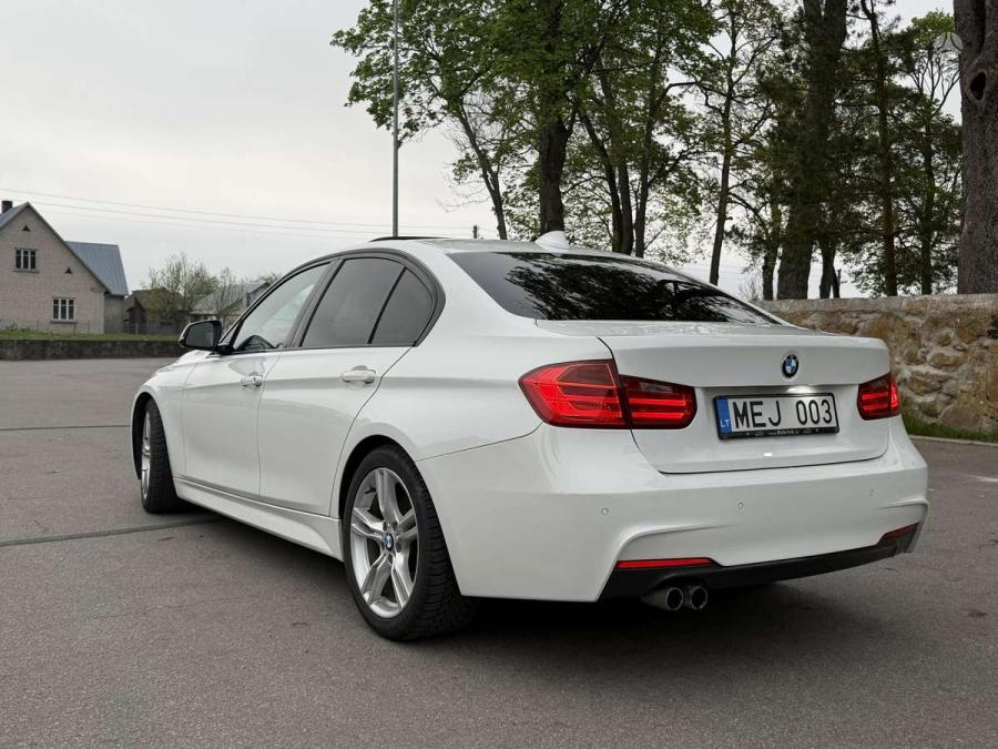 White BMW 330 2013 in Vilnius, with an engine capacity of 2.99 L and mileage of 267 thousand km for 12750 €, photo 6 on AUTOMOTO.COM.LV