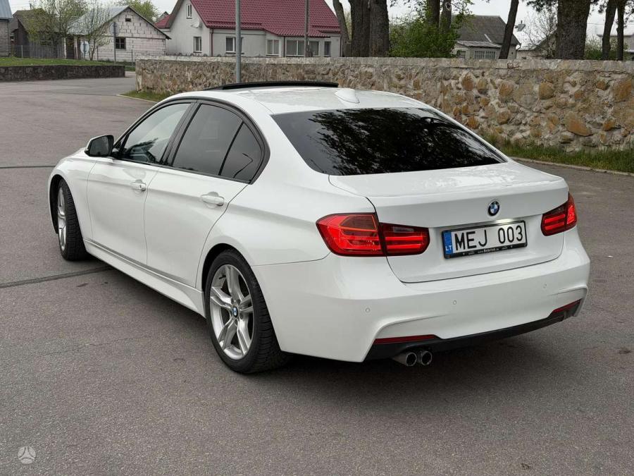 White BMW 330 2013 in Vilnius, with an engine capacity of 2.99 L and mileage of 267 thousand km for 12750 €, photo 7 on AUTOMOTO.COM.LV