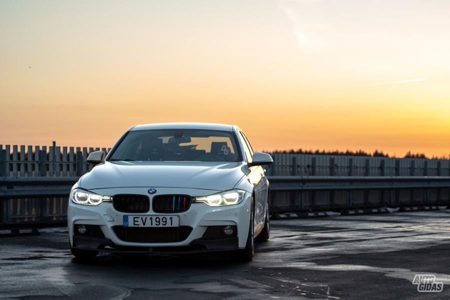 White BMW 330 2016 in Vilnius, with an engine capacity of 2.00 L and mileage of 177 thousand km for 17900 €, photo 3 on AUTOMOTO.COM.LV