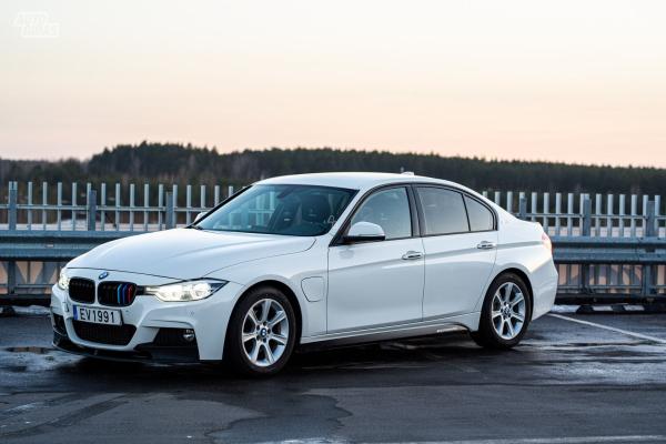 White BMW 330 2016 in Vilnius, with an engine capacity of 2.00 L and mileage of 177 thousand km for 17900 €, photo 4 on AUTOMOTO.COM.LV