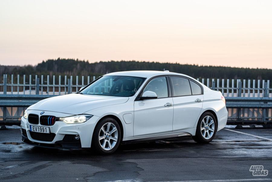 White BMW 330 2016 in Vilnius, with an engine capacity of 2.00 L and mileage of 177 thousand km for 17900 €, photo 6 on AUTOMOTO.COM.LV