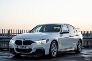 White BMW 330 2016 in Vilnius, with an engine capacity of 2.00 L and mileage of 177 thousand km for 17900 €, photo 10 on AUTOMOTO.COM.LV