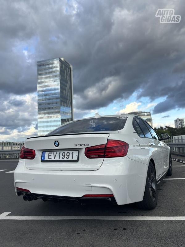 White BMW 330 2016 in Vilnius, with an engine capacity of 2.00 L and mileage of 177 thousand km for 13999 €, photo 3 on AUTOMOTO.COM.LV