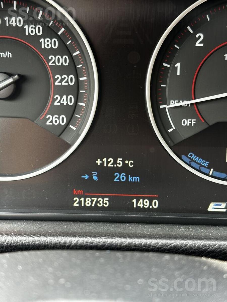 White BMW 330 2016 in Bauska, with an engine capacity of 2.00 L and mileage of 228 thousand km for 16200 €, photo 24 on AUTOMOTO.COM.LV