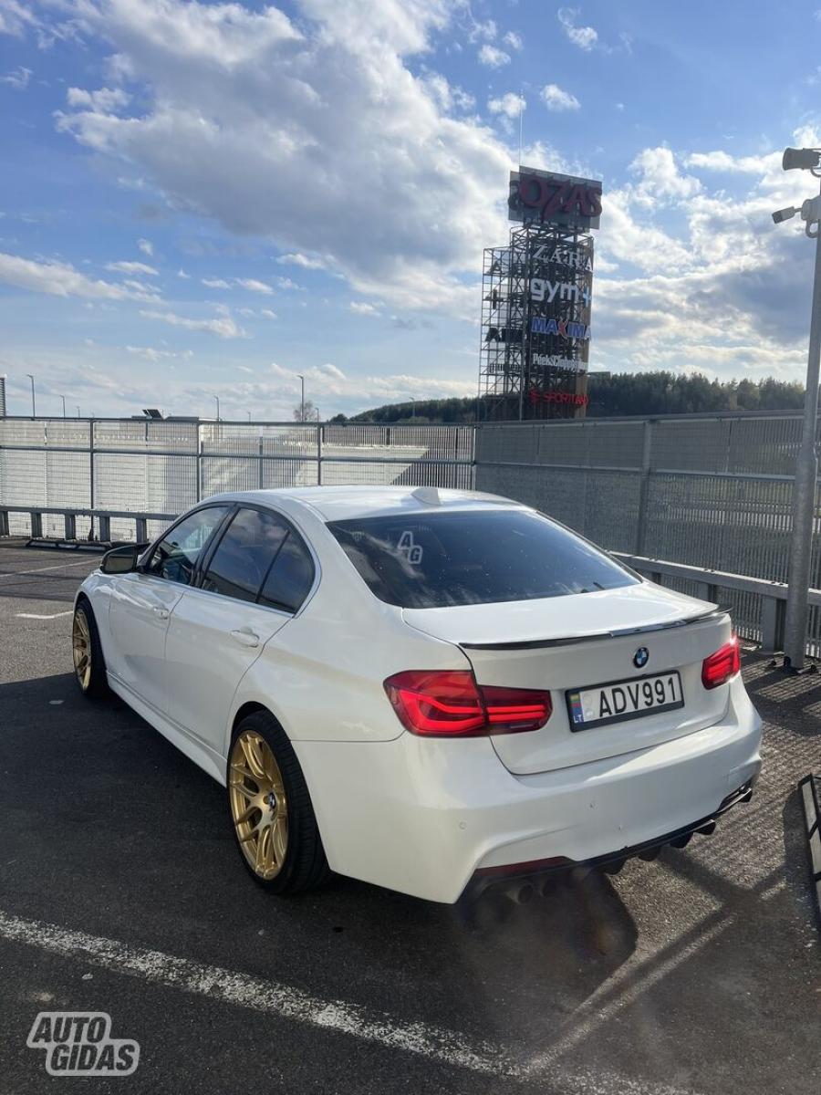White BMW 330 2017 in Vilnius, with an engine capacity of 2.00 L and mileage of 186 thousand km for 13950 €, photo 9 on AUTOMOTO.COM.LV