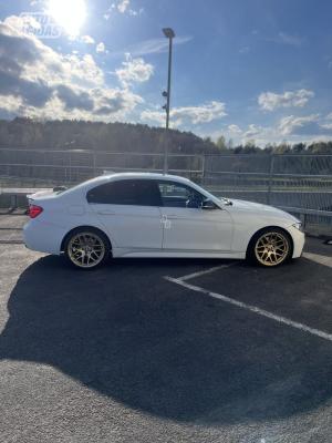White BMW 330 2017 in Vilnius, with an engine capacity of 2.00 L and mileage of 186 thousand km for 13950 €, photo 12 on AUTOMOTO.COM.LV