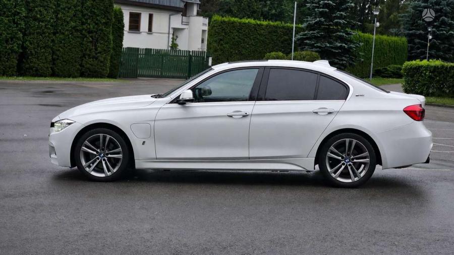 White BMW 330 2017 in Elektrenai, with an engine capacity of 2.00 L and mileage of 107 thousand km for 14500 €, photo 3 on AUTOMOTO.COM.LV