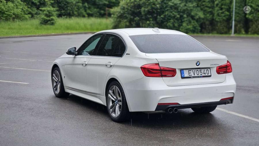 White BMW 330 2017 in Elektrenai, with an engine capacity of 2.00 L and mileage of 107 thousand km for 14500 €, photo 4 on AUTOMOTO.COM.LV