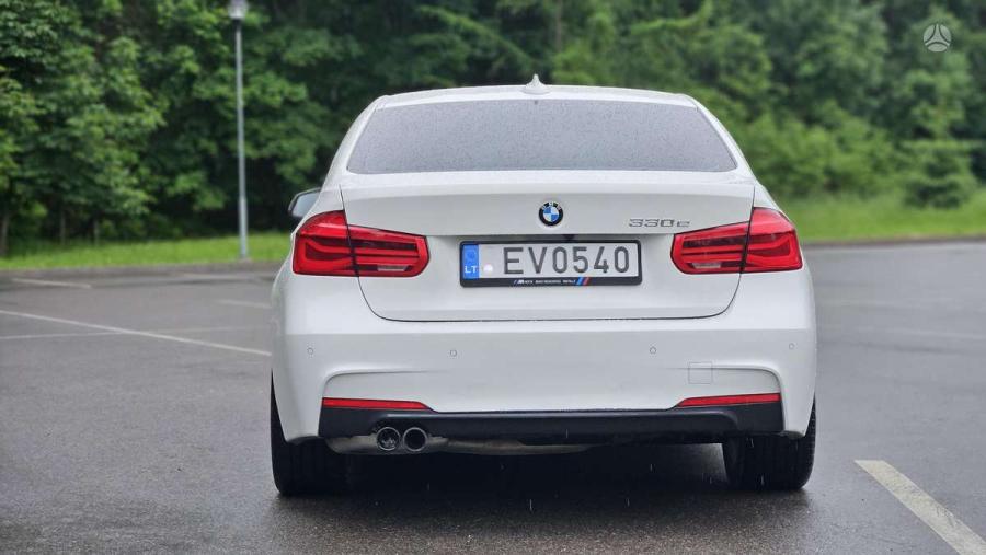 White BMW 330 2017 in Elektrenai, with an engine capacity of 2.00 L and mileage of 107 thousand km for 14500 €, photo 6 on AUTOMOTO.COM.LV