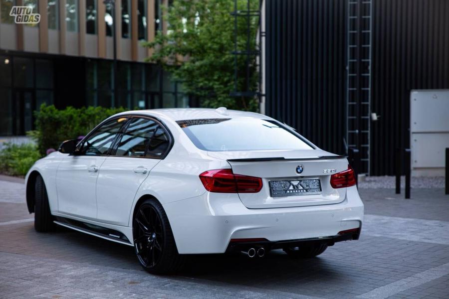 White BMW 330 2017 in Vilnius, with an engine capacity of 2.00 L and mileage of 95 thousand km for 22500 €, photo 4 on AUTOMOTO.COM.LV