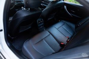 White BMW 330 2017 in Vilnius, with an engine capacity of 2.00 L and mileage of 95 thousand km for 22500 €, photo 10 on AUTOMOTO.COM.LV