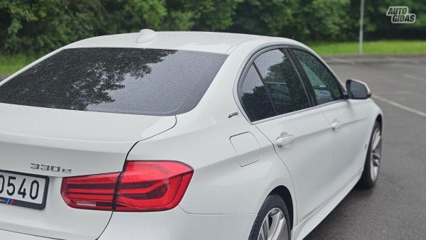 White BMW 330 2017 in Elektrenai, with an engine capacity of 2.00 L and mileage of 107 thousand km for 14400 €, photo 7 on AUTOMOTO.COM.LV