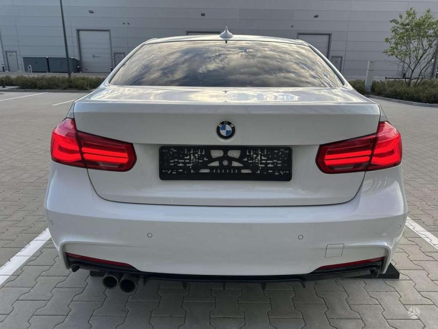 White BMW 330 2017 in Vilnius, with an engine capacity of 2.00 L and mileage of 176 thousand km for 14700 €, photo 7 on AUTOMOTO.COM.LV