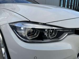 White BMW 330 2017 in Vilnius, with an engine capacity of 2.00 L and mileage of 176 thousand km for 14700 €, photo 20 on AUTOMOTO.COM.LV