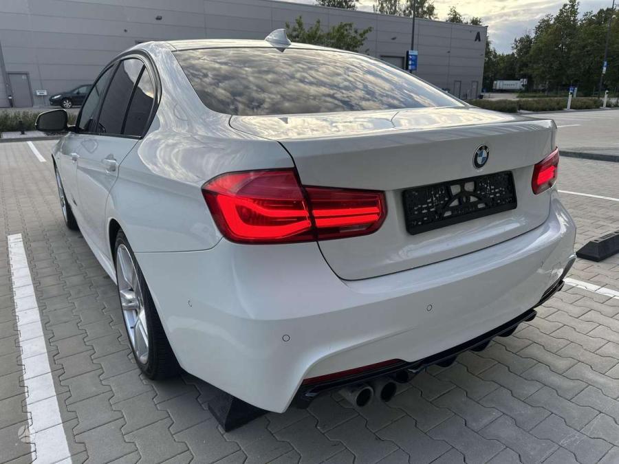White BMW 330 2017 in Vilnius, with an engine capacity of 2.00 L and mileage of 176 thousand km for 14700 €, photo 23 on AUTOMOTO.COM.LV
