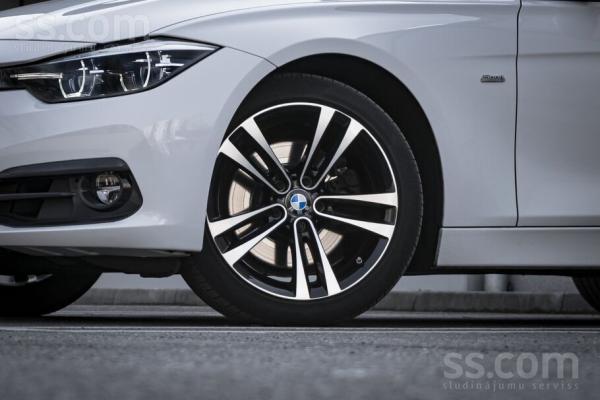White BMW 330 2018 in Riga, with an engine capacity of 3.00 L and mileage of 237 thousand km for 17990 €, photo 7 on AUTOMOTO.COM.LV