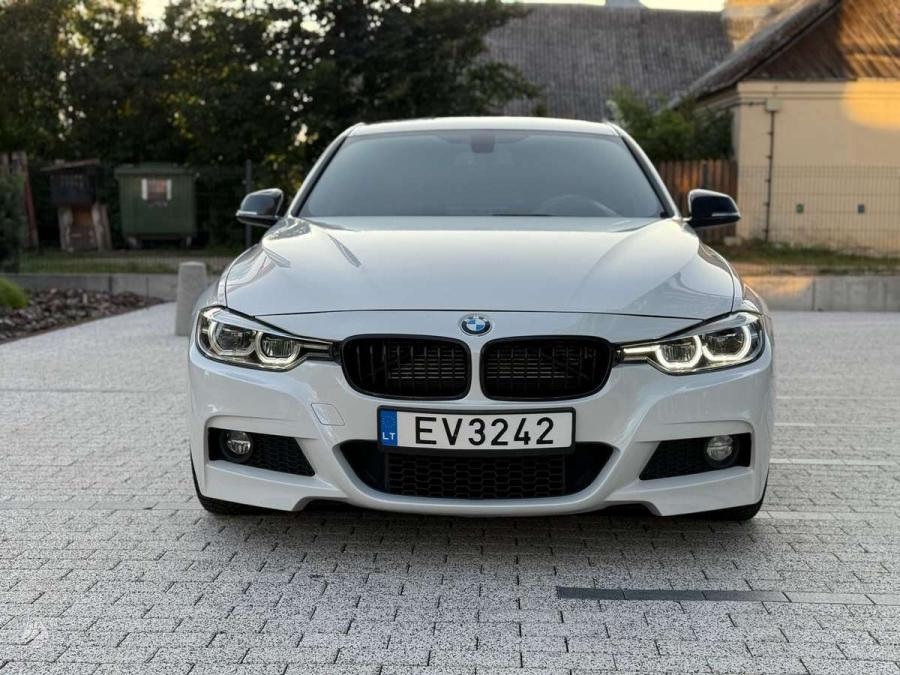 White BMW 330 2018 in Vilnius, with an engine capacity of 2.00 L and mileage of 111 thousand km for 14950 €, photo 3 on AUTOMOTO.COM.LV