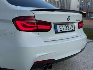 White BMW 330 2018 in Vilnius, with an engine capacity of 2.00 L and mileage of 111 thousand km for 14950 €, photo 8 on AUTOMOTO.COM.LV