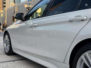 White BMW 330 2018 in Vilnius, with an engine capacity of 2.00 L and mileage of 111 thousand km for 14950 €, photo 14 on AUTOMOTO.COM.LV
