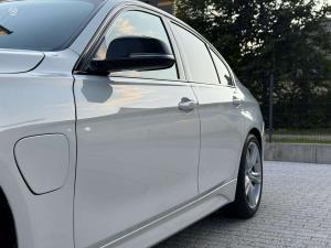 White BMW 330 2018 in Vilnius, with an engine capacity of 2.00 L and mileage of 111 thousand km for 14950 €, photo 15 on AUTOMOTO.COM.LV