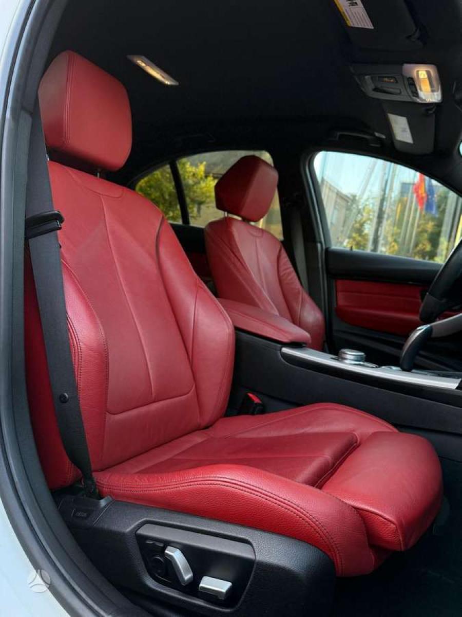 White BMW 330 2018 in Vilnius, with an engine capacity of 2.00 L and mileage of 111 thousand km for 14950 €, photo 27 on AUTOMOTO.COM.LV