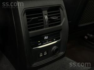 White BMW 330 2019 in Riga, with an engine capacity of 2.00 L and mileage of 68 thousand km for 32490 €, photo 19 on AUTOMOTO.COM.LV