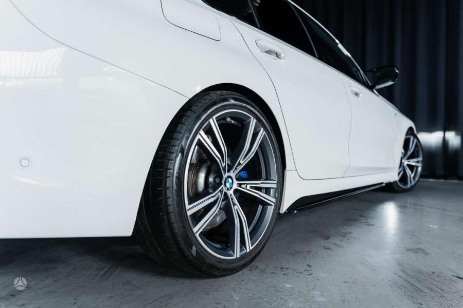 Balts BMW 330 2019 Viļņa, ar dzinēja tilpumu 2.00 L un nobraukumu 81 tūkst. km par 30000 €, foto 17 vietnē AUTOMOTO.COM.LV
